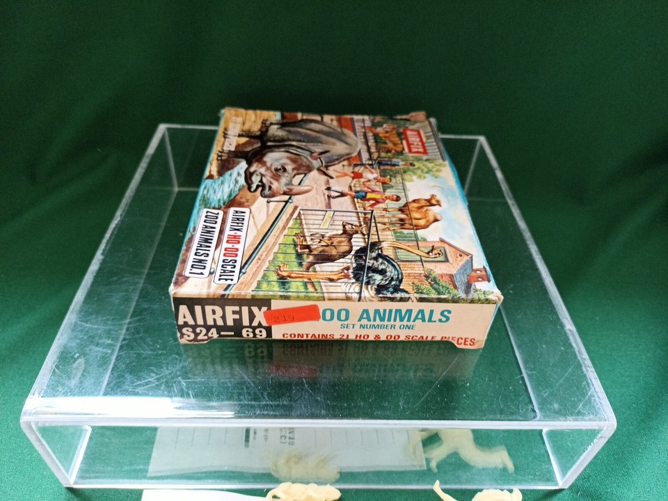 VTG AIRFIX ZOO ANIMALS NO.1 - HO-00 BLUE BOX IN SPRUE 21 PIECES ENGLAND ...