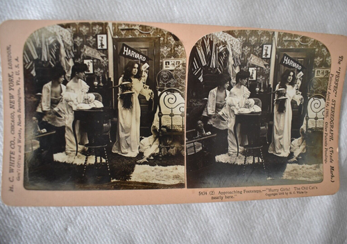 CARTE PHOTO STEREO APPROACHING FOOTSTEPS HURRY GIRLS 1902 WHITE & CO ...