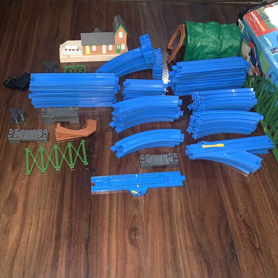 TOMY TRACKMASTER THOMAS & FRIENDS STEAM ALONG THOMAS SET INCOMPLETE ...