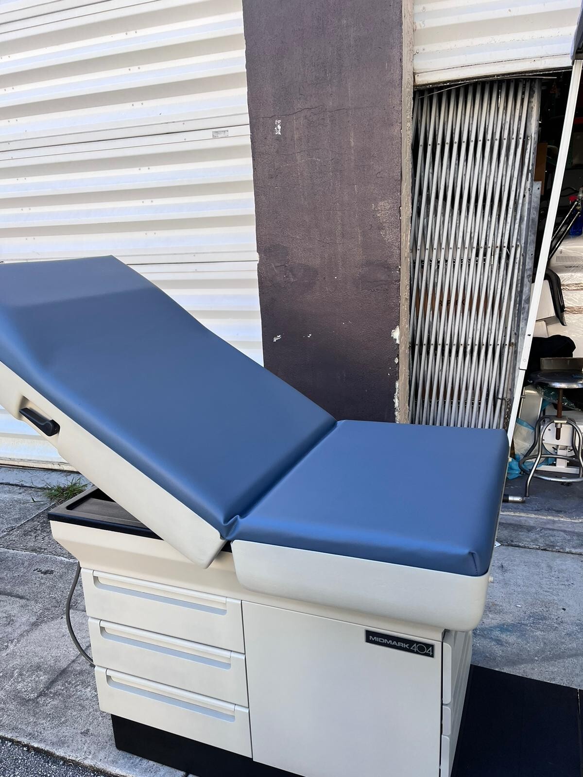 Midmark 404 Examination Table - Fully Refurbished w/ New Upholstery of ...