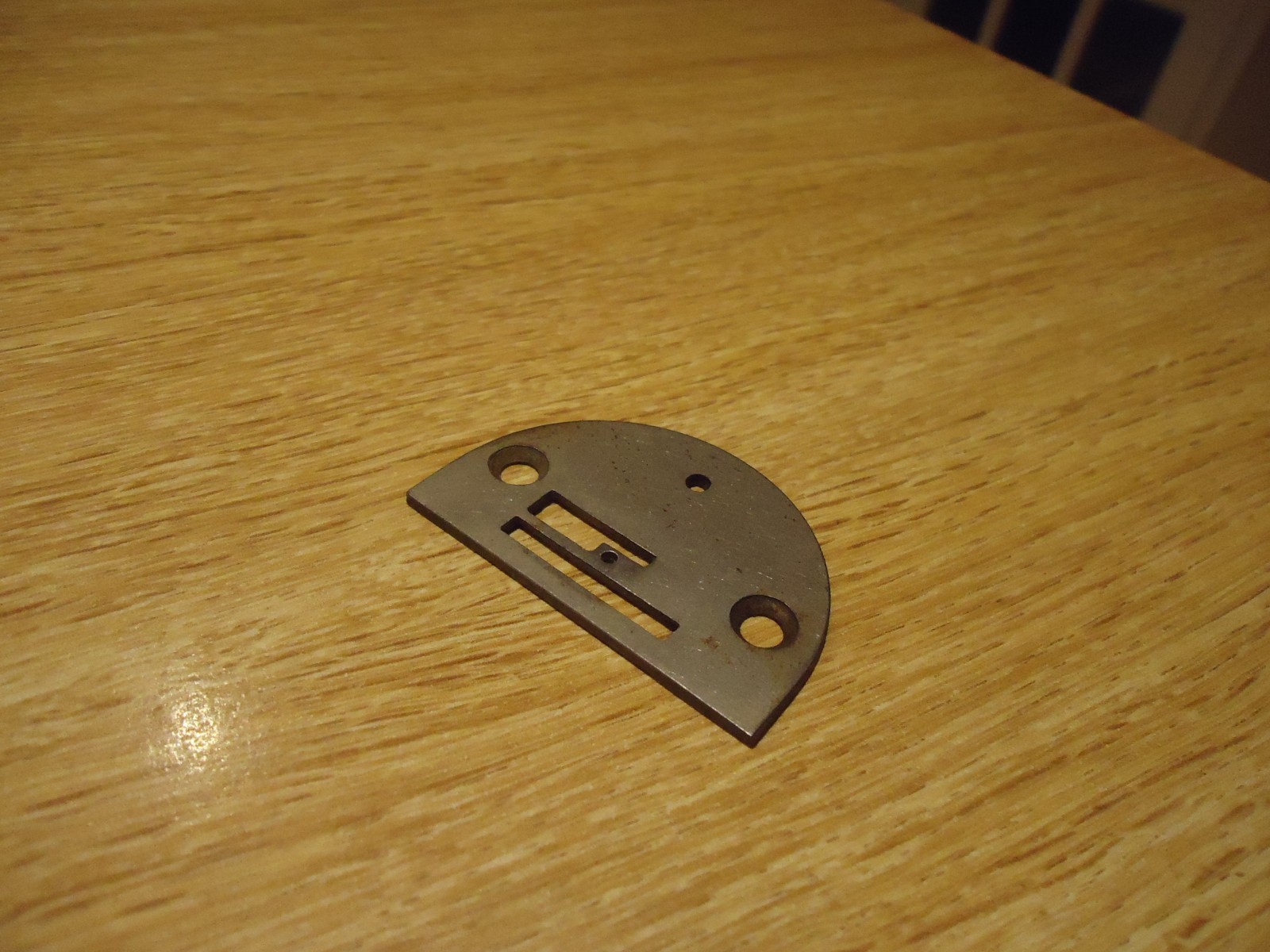 VINTAGE SINGER SEWING MACHINE MODEL 99K ORIGINAL NEEDLE PLATE No 32602 ...