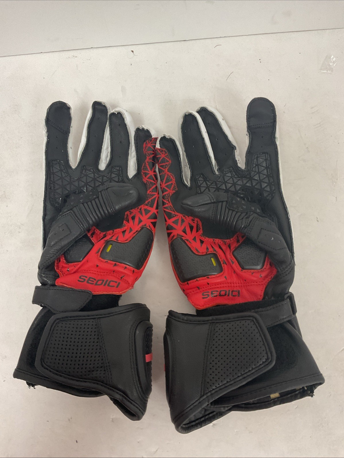 Sedici Corsa 2 Gloves Black/White/Red | Size Large . Read Description ...