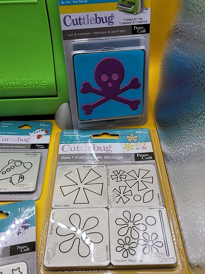 Provo Craft CuttleBug Die Cutting Machine Green Includes Dies, Folders ...