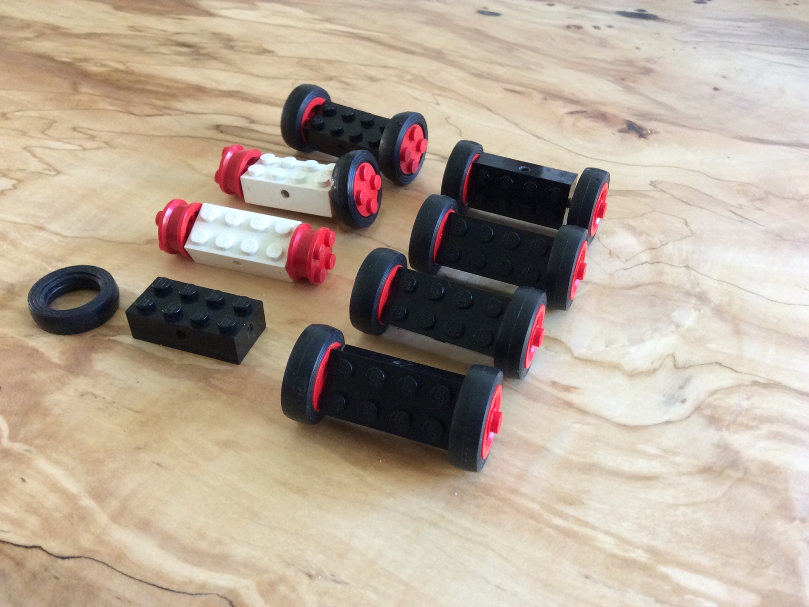 VINTAGE LEGOS LOT - 1” TIRE & WHEELS WITH AXLE BRICKS | eBay
