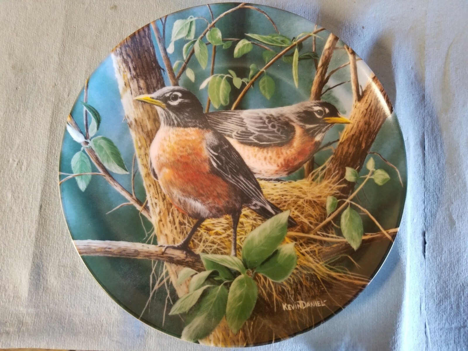 1986 Knoles The Robin by Kevin Daniel. Birds of your Garden Collection ...