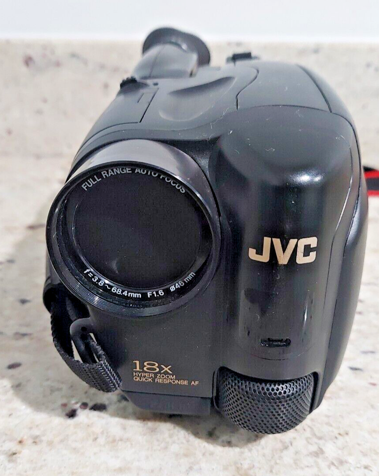 JVC Compact VHS Digital Zoom Camcorder GR-AX220U with a charger and no ...