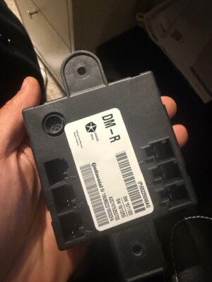 2017 - 2024 CHRYSLER VOYAGER pacifica DOOR CONTROL MODULE OEM ...