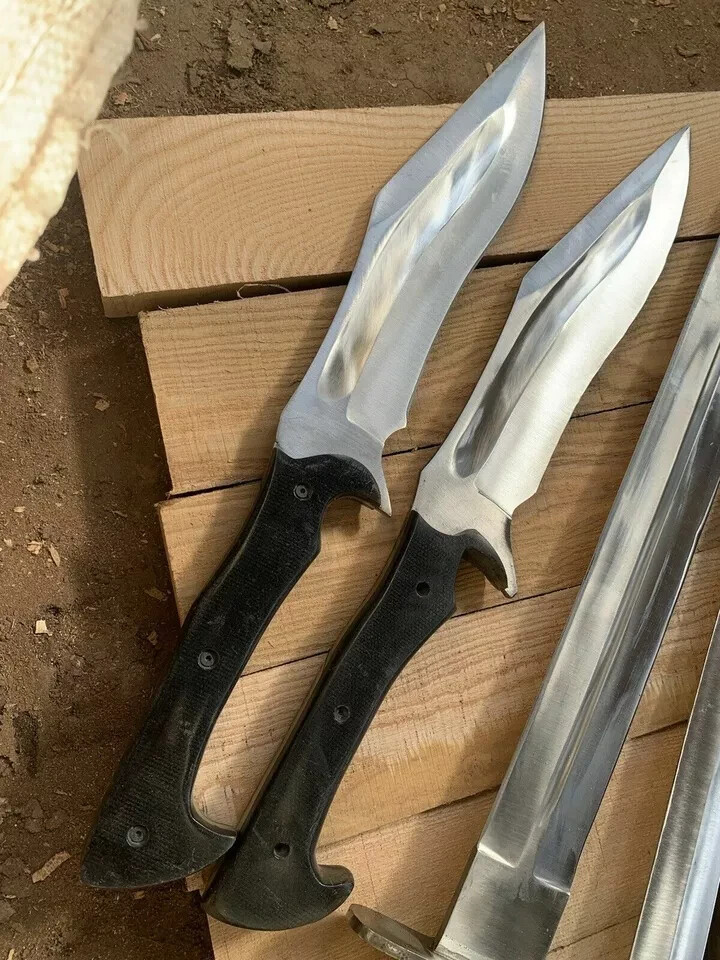 Mixed Lot of 13 Damascus / Carbon Steel 10 Swords, 2 Daggers and 1 ...