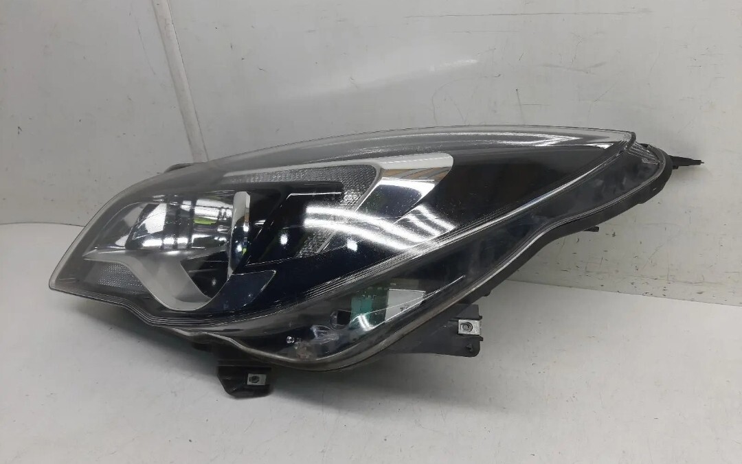 Vauxhall Insignia Front Xenon LED-DRL 2013-2017 Passenger Side ...