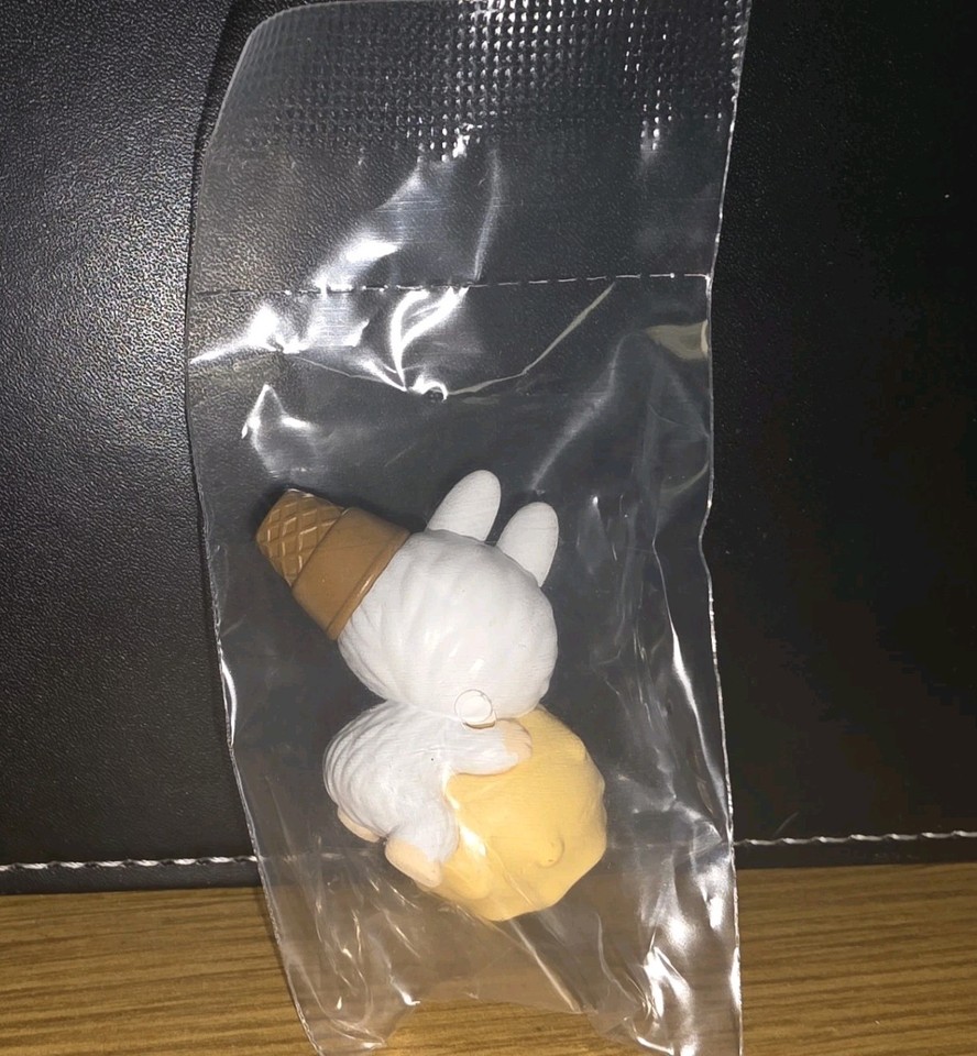 LABUBU Vanilla Sofa- Pop Bean Hot ice cream Series Mini Cute Figure ...