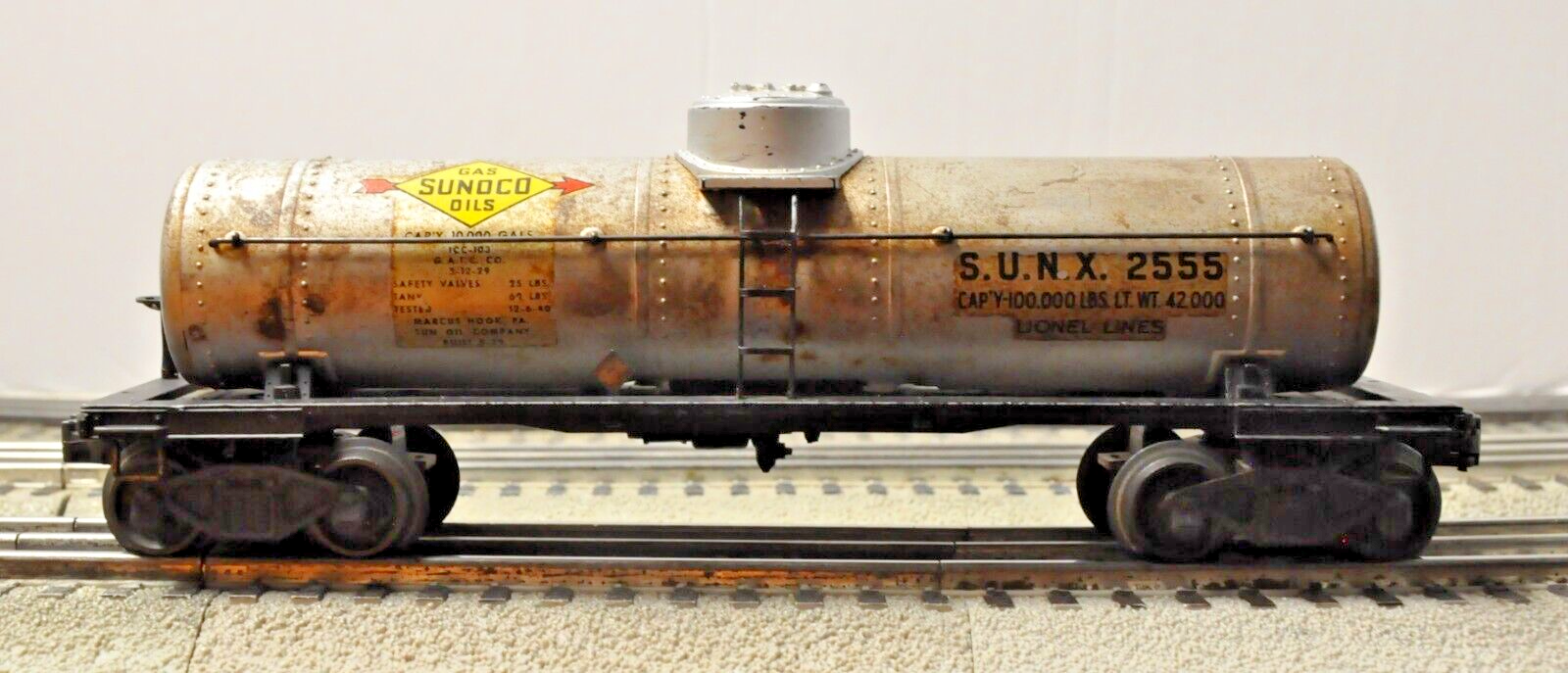 Lionel 2555 Sunoco Tank Car from 1946 Has Flying Shoes with Brown Fiber ...