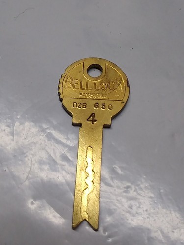 Bell Lock Key Antique Slot Machine Jukebox Penny Arcade # D2B650 D2B ...