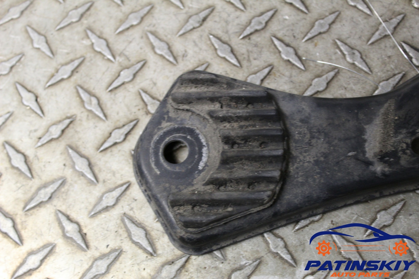 2013 MERCEDES BENZ C250 REAR LEFT DRIVER SUBFRAME MOUNT BRACKET LH L 13 ...