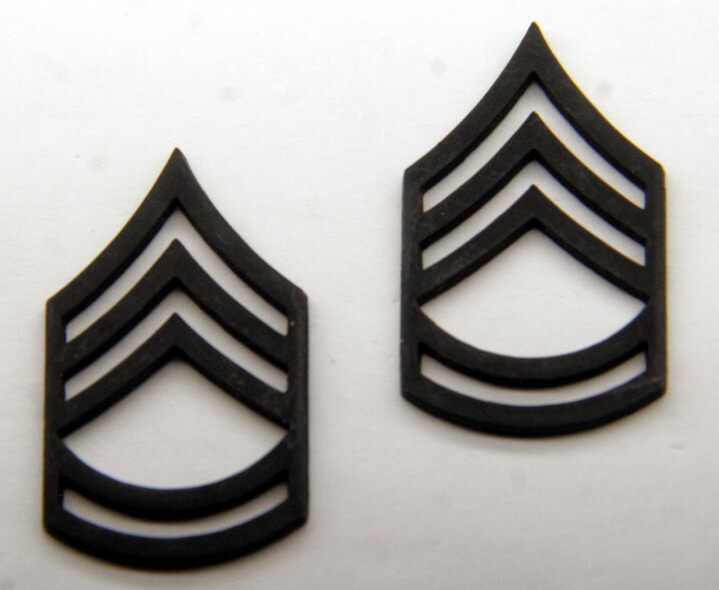 2 US ARMY E-7 SERGEANT FIRST CLASS REGULATION BLACK SUBDUED COLLAR PIN ...