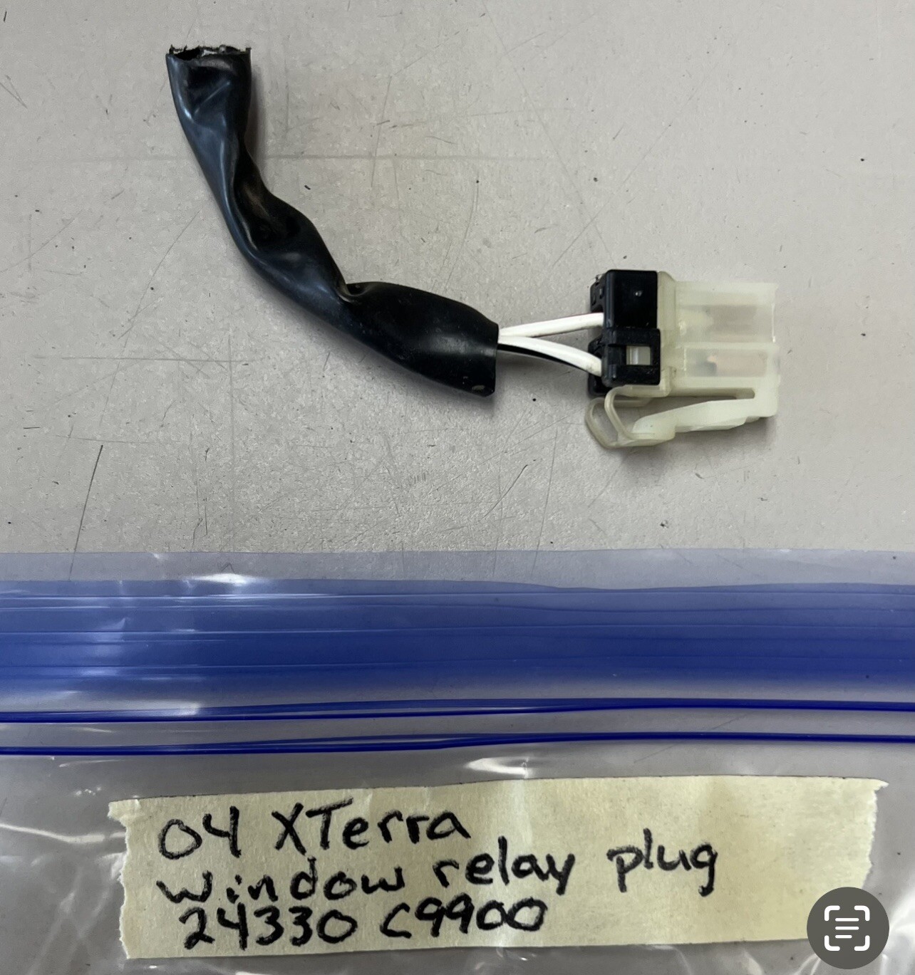 04 NISSAN XTERRA XE 3.3L AT Window Relay Plug 24330 C9900 | eBay