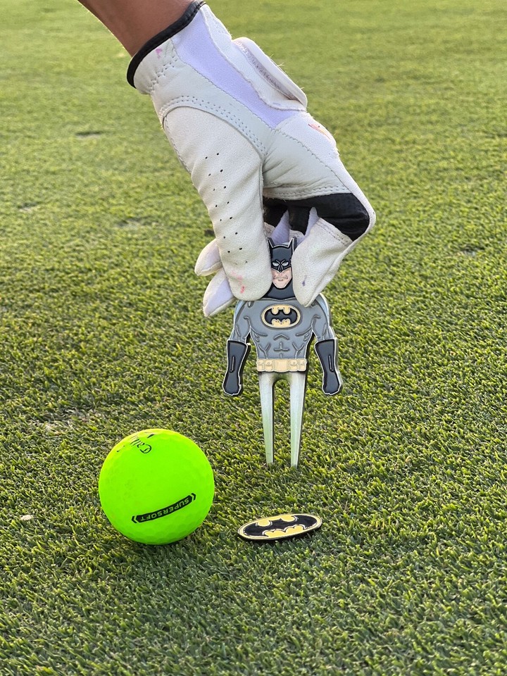 Batman Golf Divot Tool and Ball Marker in Box - Great gift !!! | eBay