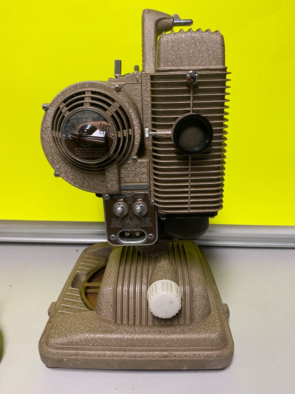 VINTAGE 8 MM REVERE MODEL 85 FILM PROJECTOR W/ ORIGINAL CASE & CORD ...