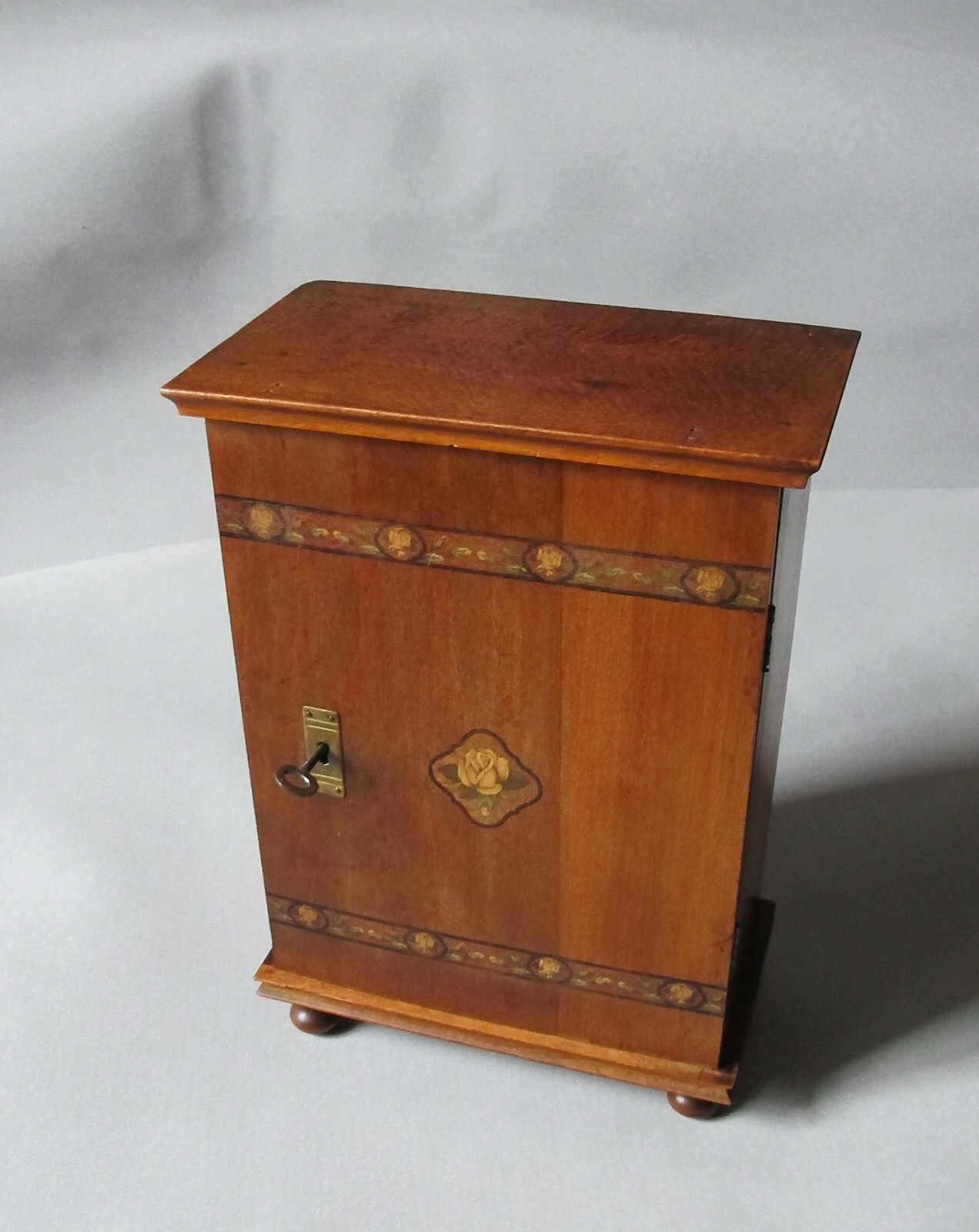 Kleines Schrankchen Holz