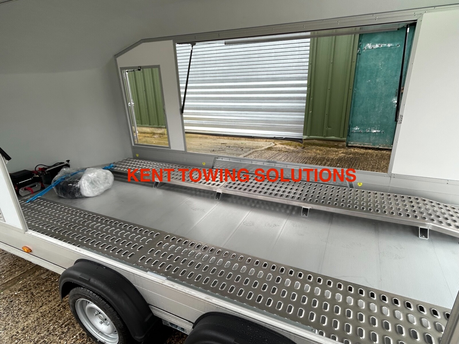 New Debon C1000 Enclosed Car Transporter Trailer Gull Wing 3500kg Inc ...