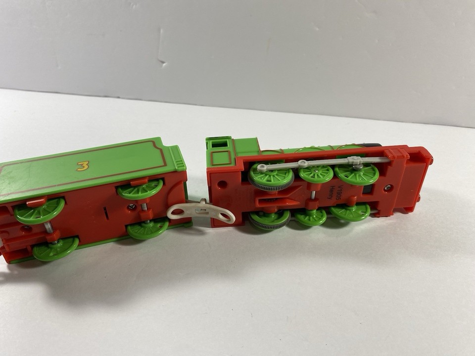 Thomas Motorized Talking Henry and Tender TrackMaster Train 2010 NOT ...