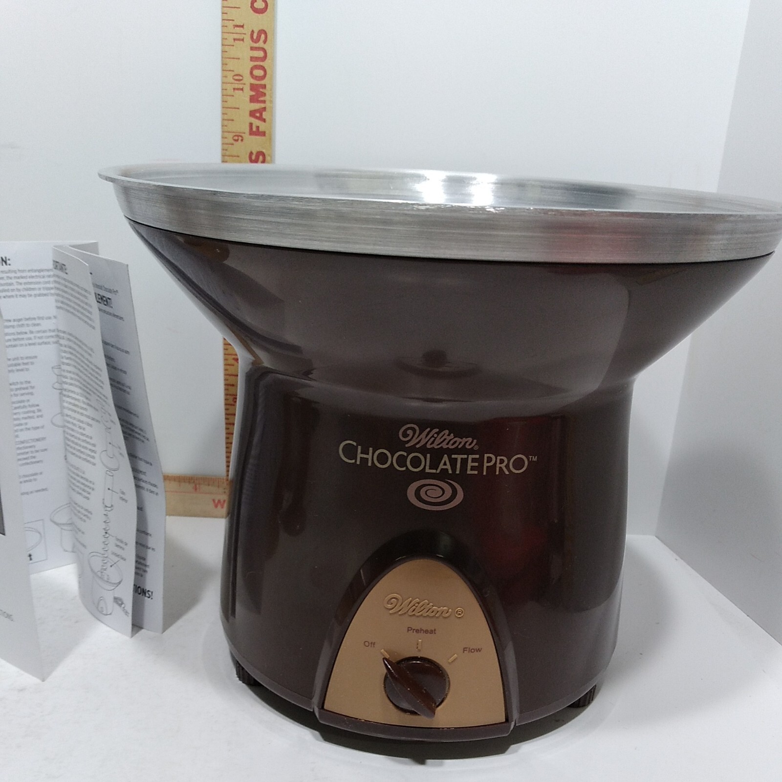 Wilton Chocolate Pro Chocolate Fountain, Model No. TL-094, Holds 4 lbs ...