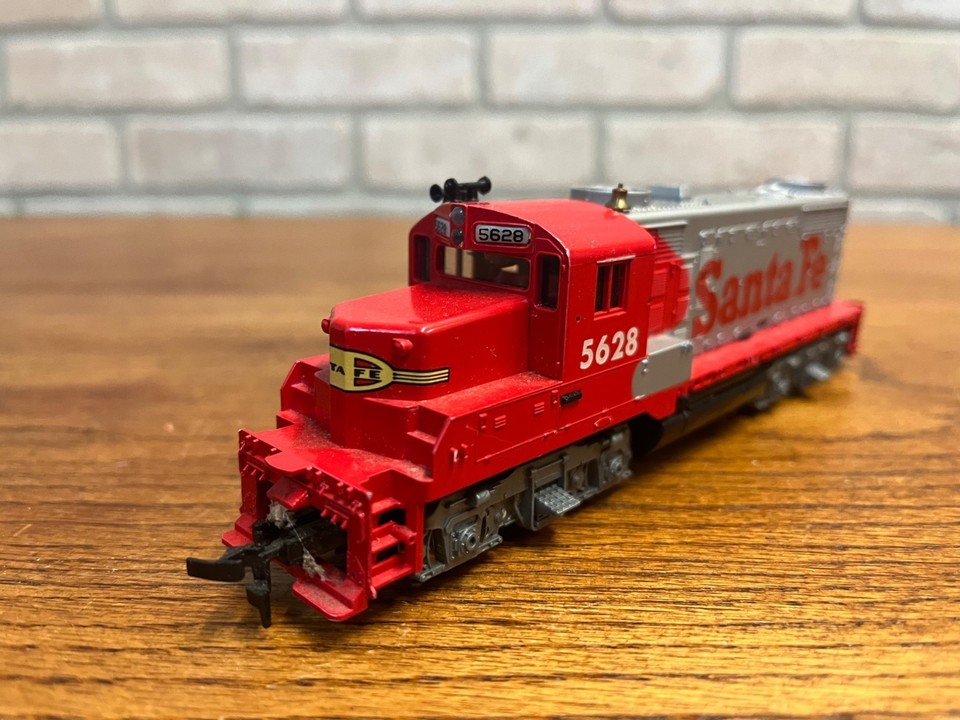 HO Scale TYCO Santa Fe Diesel Locomotive 5628 Untested | eBay
