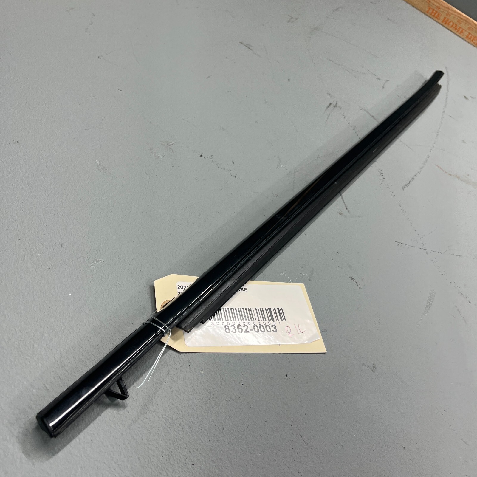 2018 - 2023 TOYOTA CAMRY XSE REAR LEFT DRIVER SIDE DOOR WINDOW BELT ...