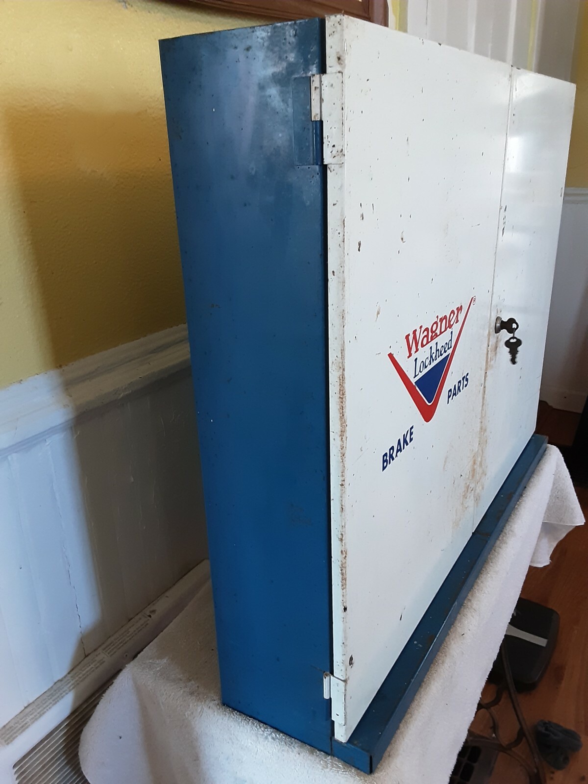 VINTAGE WAGNER LOCKHEED BRAKE PARTS DEALER WALL CABINET/SIGN w/key | eBay