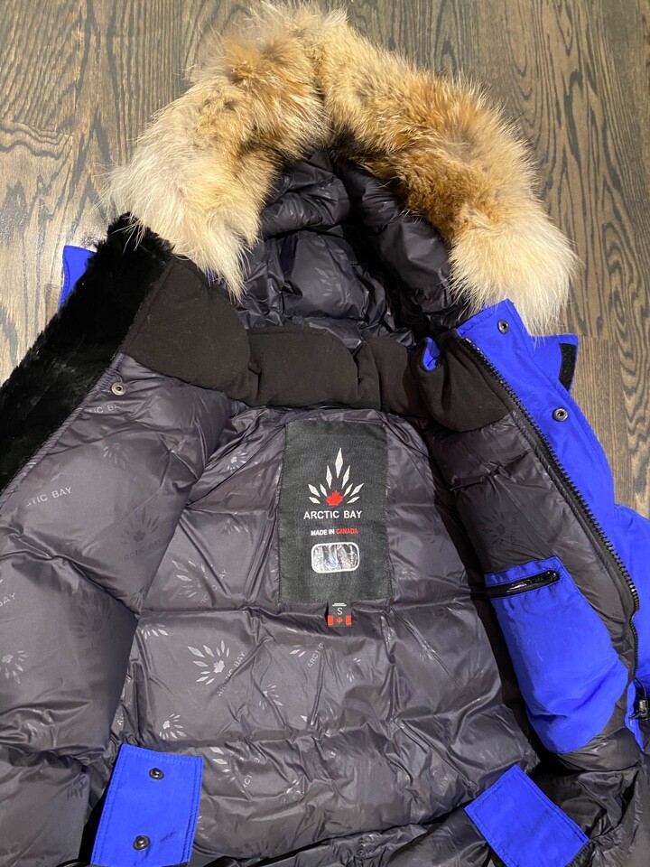 Goose Arctic Bay Canada Nunavut Down Parka Exreme Big coyote beaver fur ...