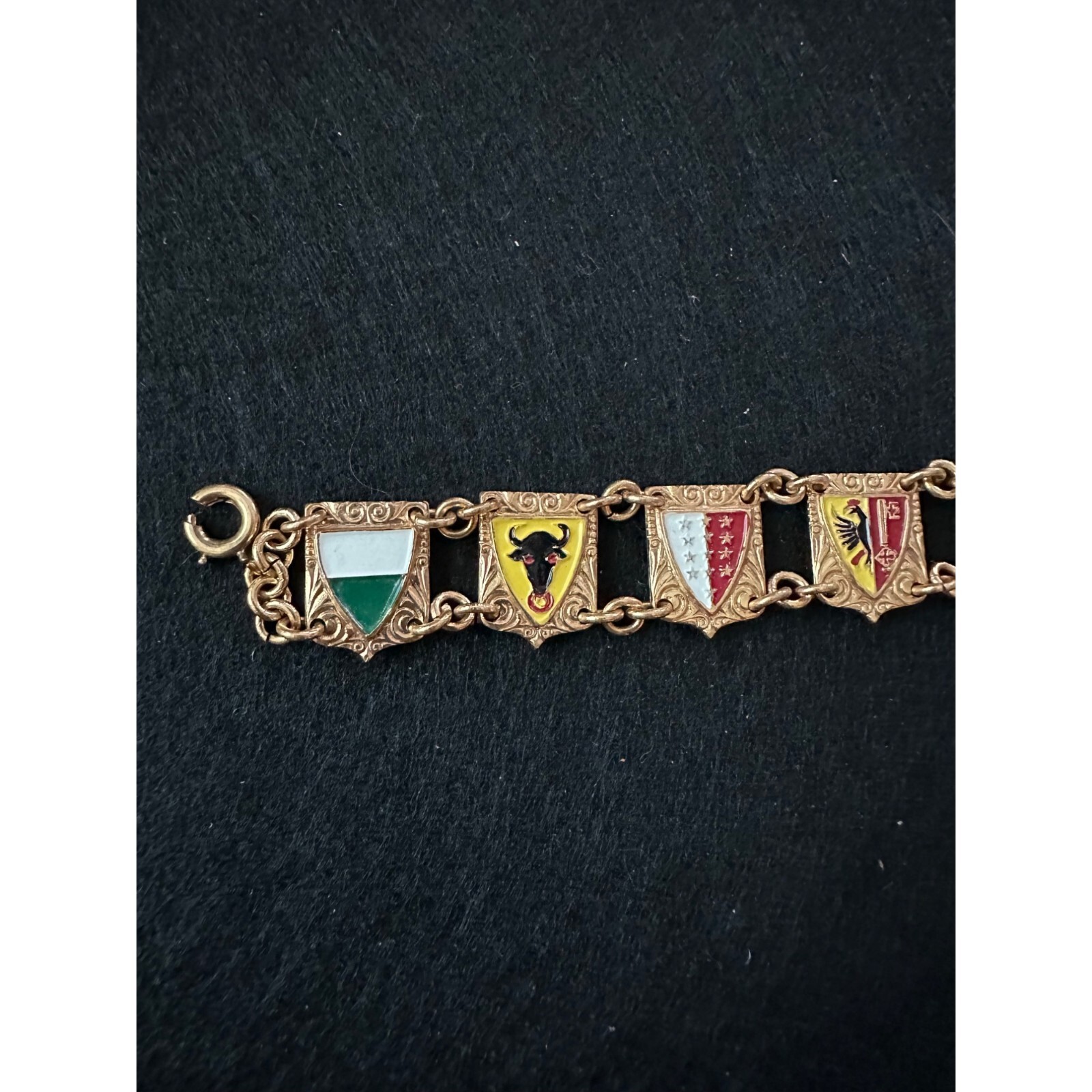 Vintage Goldtone Coat of Arms Family Crest Chain Link… - Gem