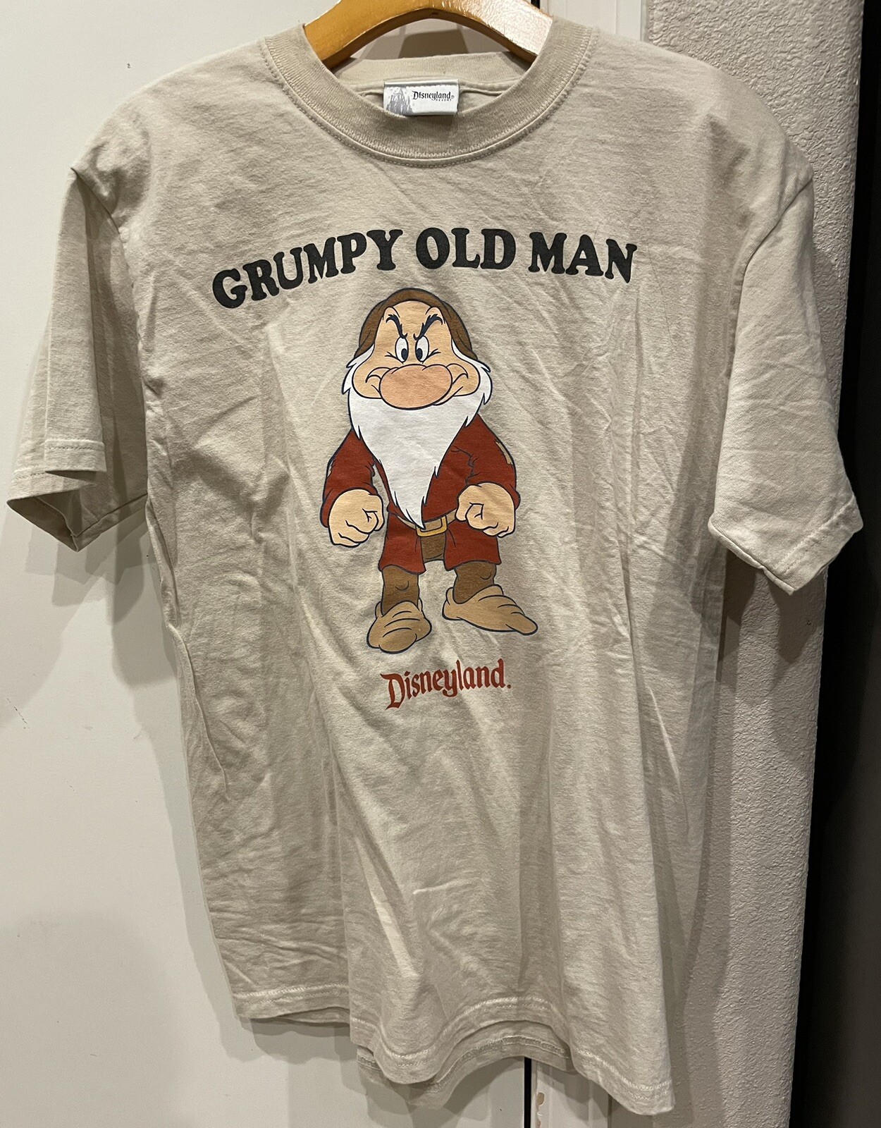 Disneyland Resort Grumpy Old Man Snow White Shirt Bei… - Gem
