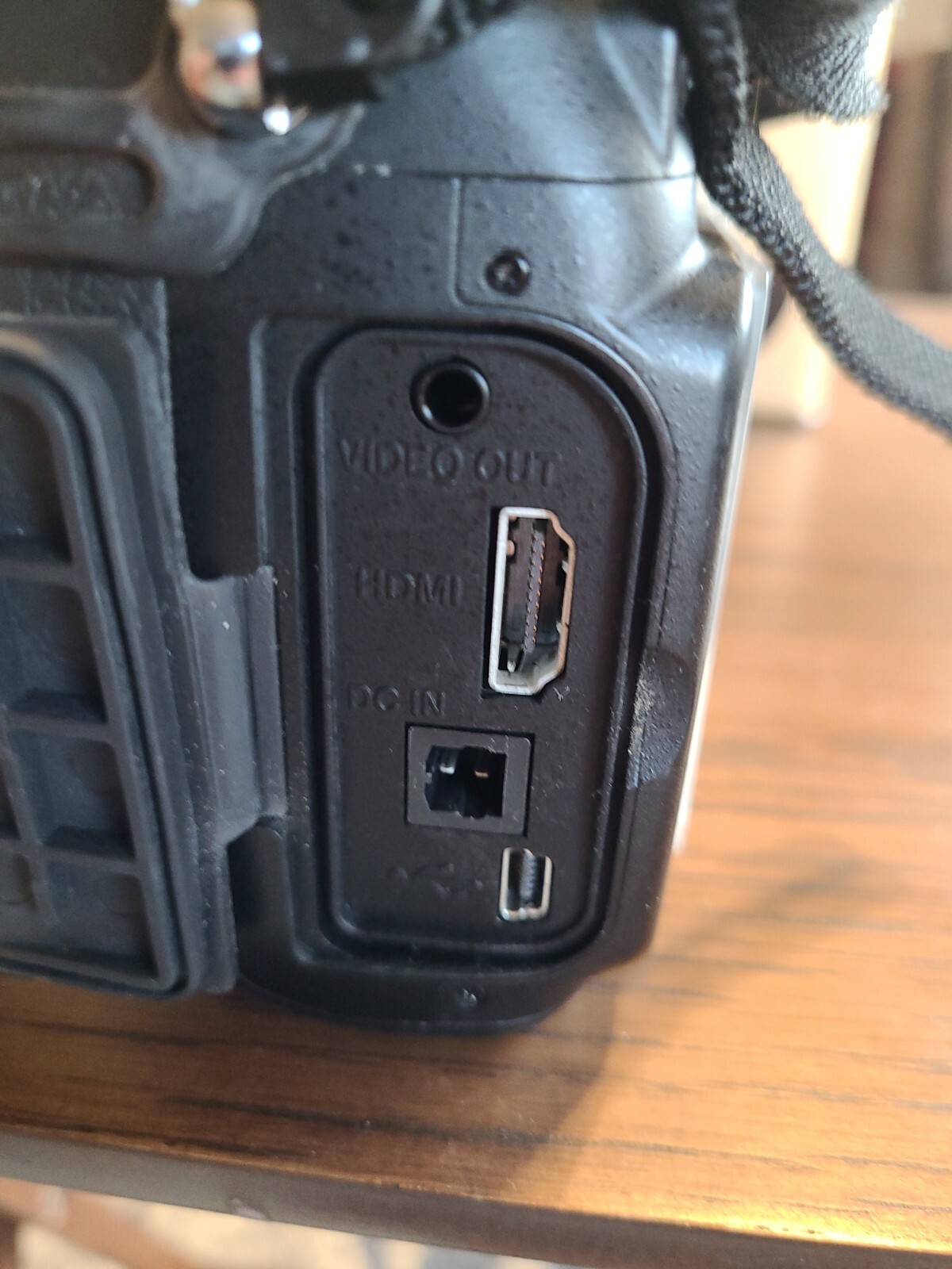 Nikon D300 12.3 MP Digital SLR Camera Body Black 2 Battery's + Charger ...