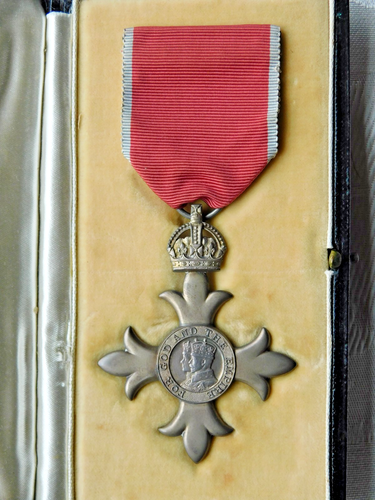 LOVELY VINTAGE ROYAL MINT SILVER MBE MEMBER OF THE BRITISH EMPIRE MEDAL ...