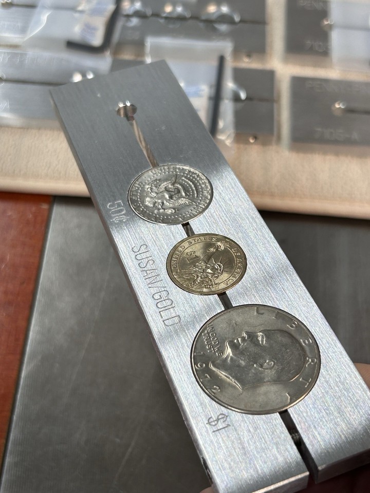 7 U.S. COIN HOLDER FOR NEW HERMES ENGRAVING VISE FOR CLEANING, REPAIR ...