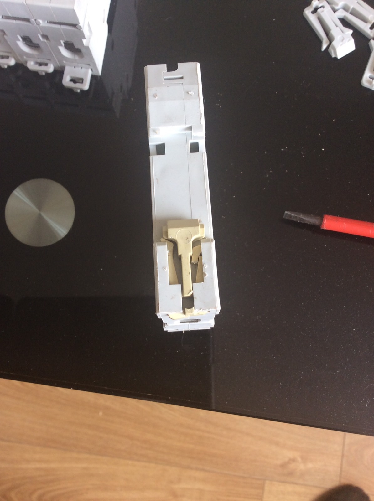 1000 * MCB Clips YELLOW, Merlin Gerin, Schneider, Square D, Din Rail ...