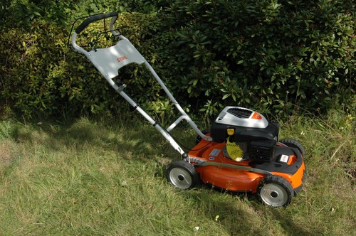 STIHL RM 4 RTP Rasenmäher Mulchmäher mit Antrieb !! RM4 RTP RESTPOSTEN ...