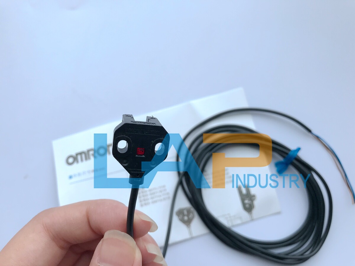 NEW Omron Photoelectric Switch EE-SX771A EESX771A 12-24VDC 2M | eBay