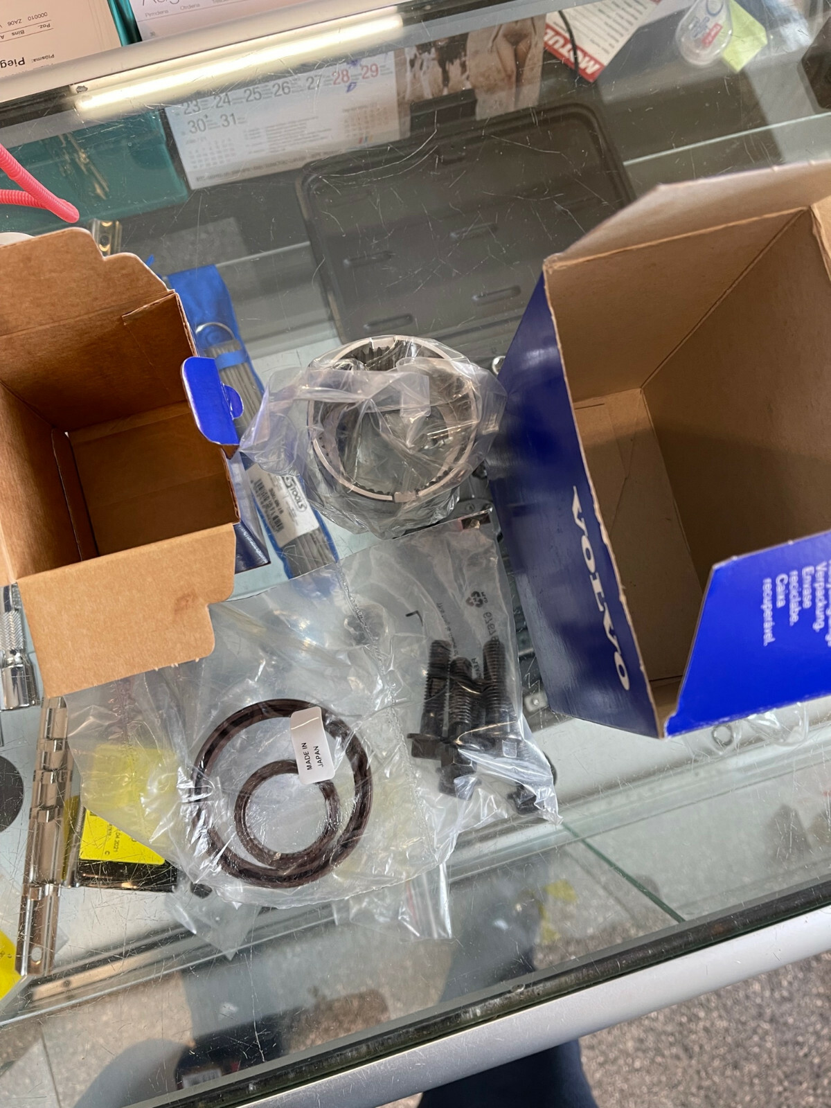 GENUINE VOLVO ANGLE GEAR TRANSFER BOX SLEEVE KIT 31437982 S80 S60 XC90 ...