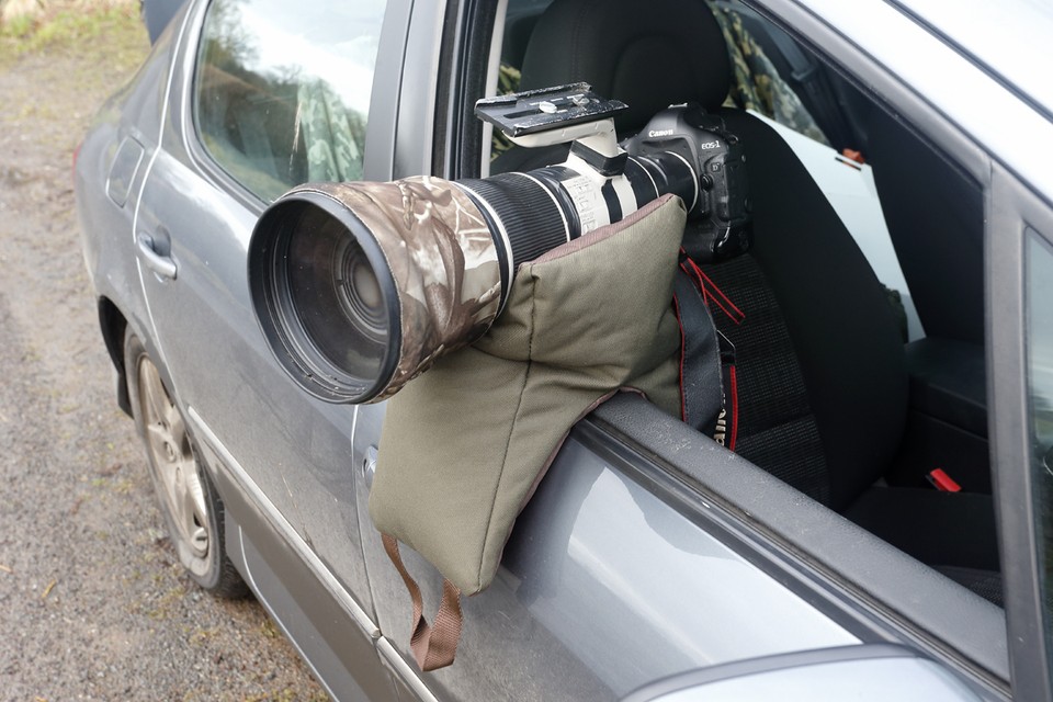 GRAPPLER CAMERA BEAN BAG. A large U shaped bag for telephoto lenses ...