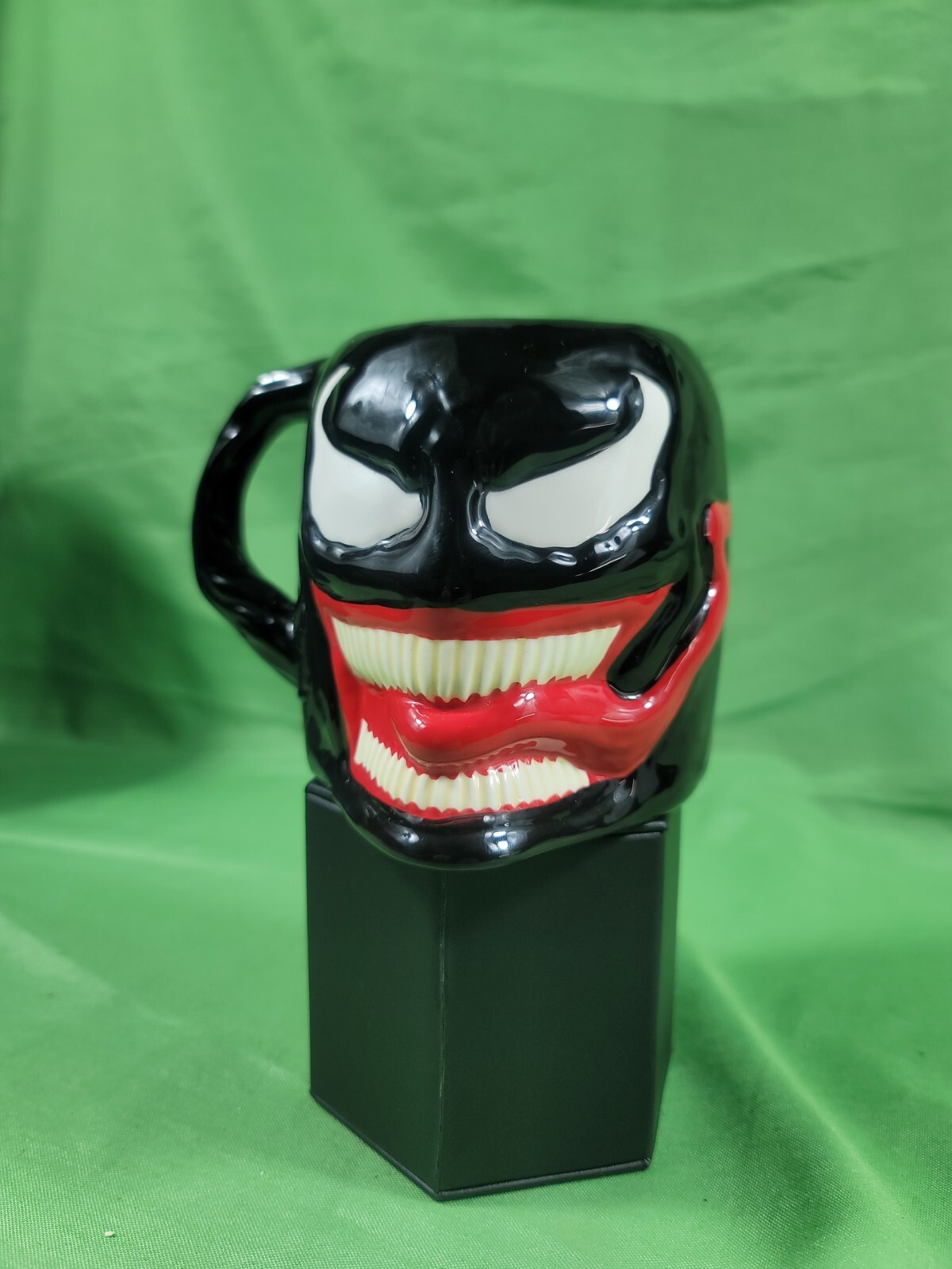 Marvel's Venom 20 Oz Vandor Ceramic Black Mug Smiling Creepy Spiderman ...