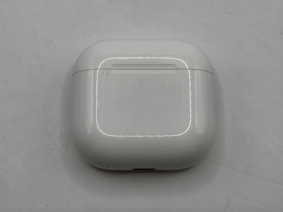 Apple A3058 4th Gen Wireless Airpods with Charging Case White Used | eBay