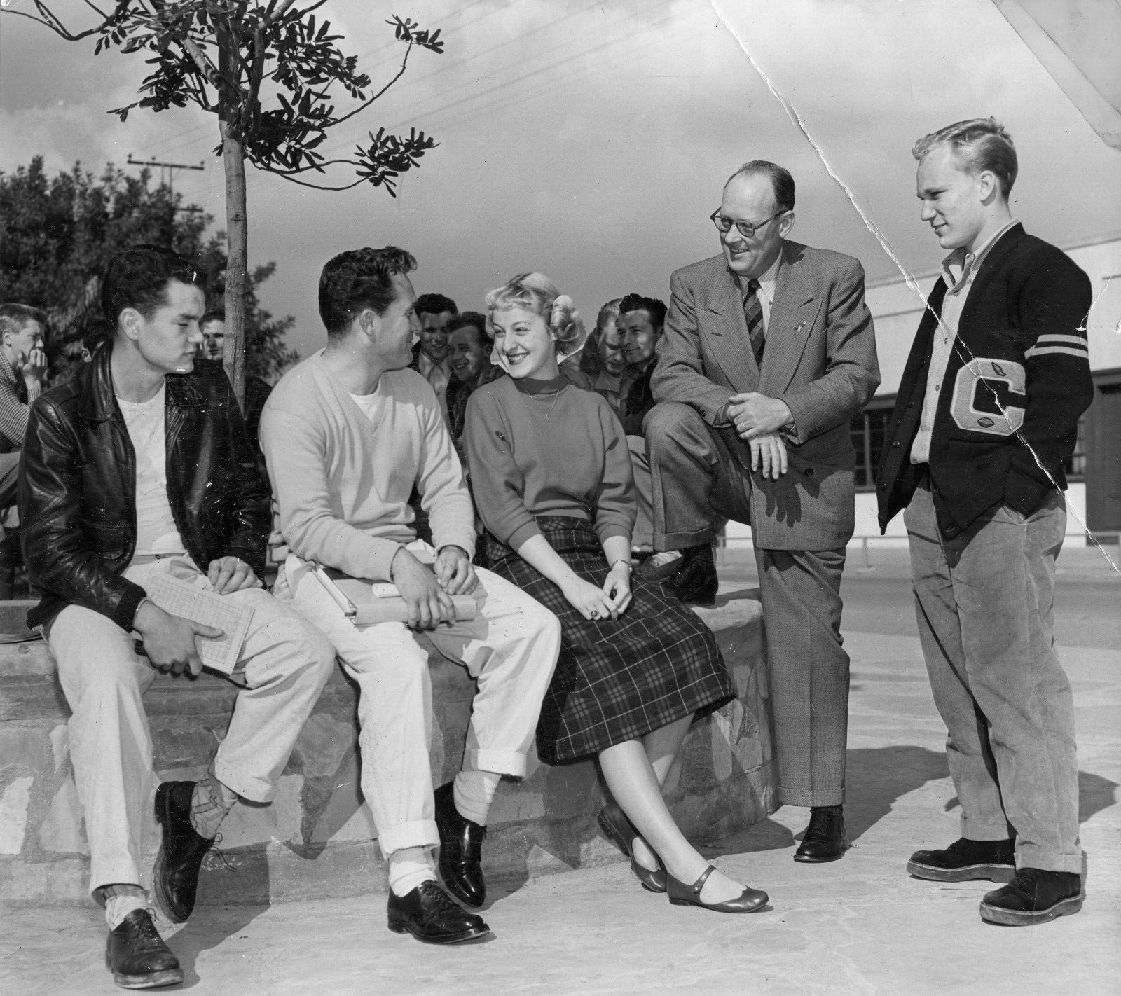 Vtg B&W 1950s (Compton / USC) Talking With Professor Teacher Photo #450 ...