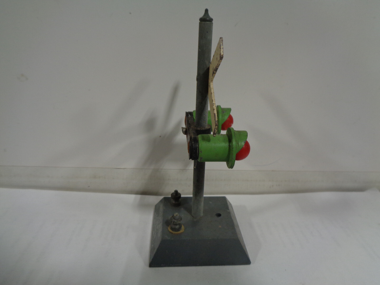 VINTAGE AMERICAN FLYER #760 S SCALE METAL ILLUMINATED RAILROAD CROSSING ...