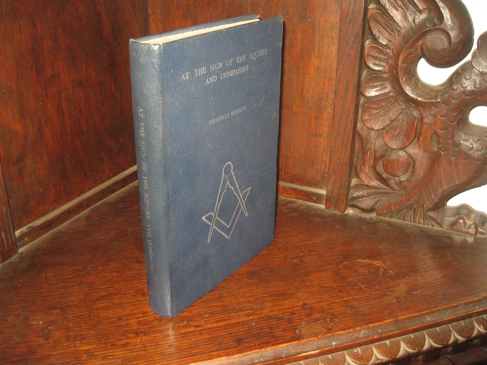 At the Sign of the Square and Compasse -s Geoffrey Hodson - 1976 ...