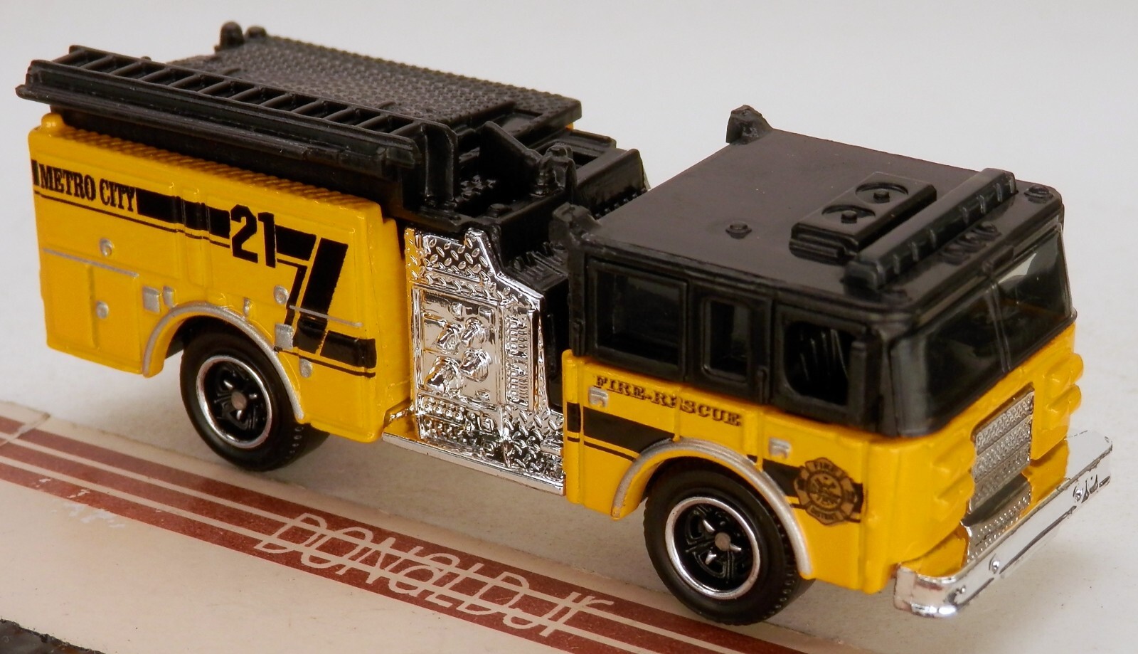 Matchbox Pierce Dash Fire Engine COE Truck Yellow/Black "Metro City" 1: ...