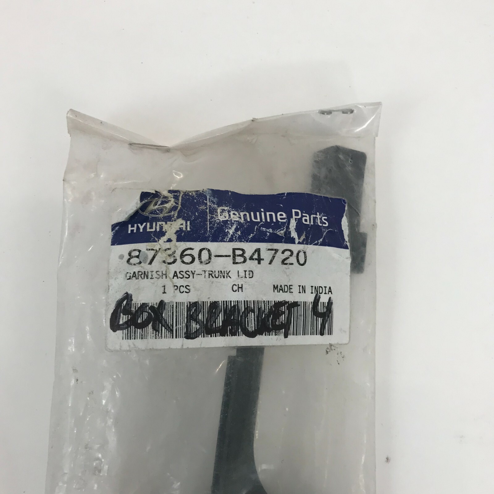 Hyundai KIA Rear Trunk Lid Garnish Assembly Trim Molding 87360-b4720 ...