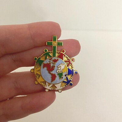Vintage Lapel Pin - Gold World Globe Holding Hands | eBay