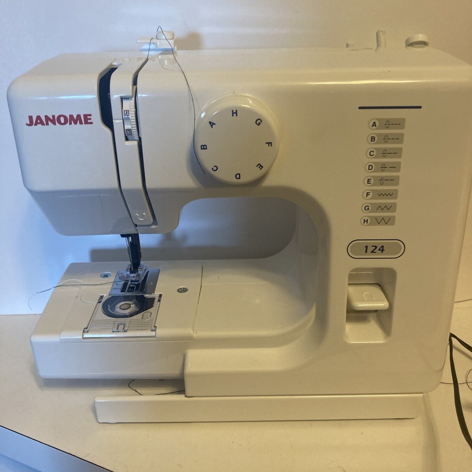 Janome 124 Mini Sewing Machine W/ Box & Manual -Great For Kids! 8 ...
