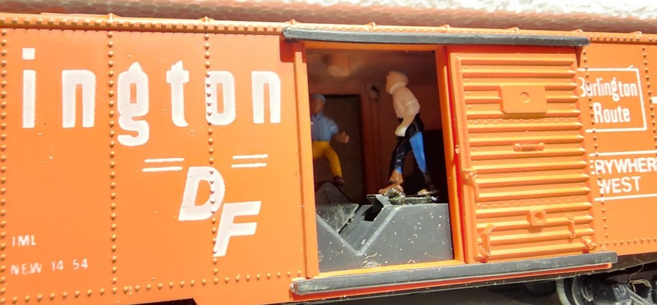 TYCO HO Freight Unloading Box Car No. 930 Burlington #19720 | eBay