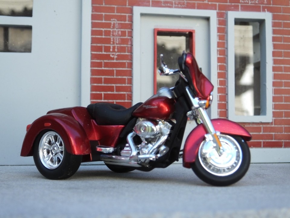 Harley-Davidson 2013 Trike Motorcycle 1/24 Scale G Scale Diorama ...